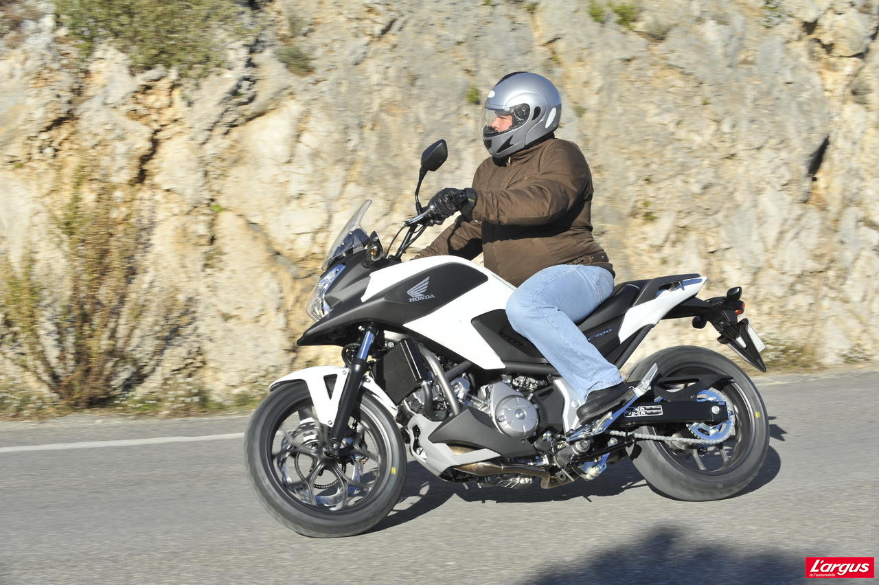 Photo 12 - Honda NC700X : la moto en mode « éco » - L'argus