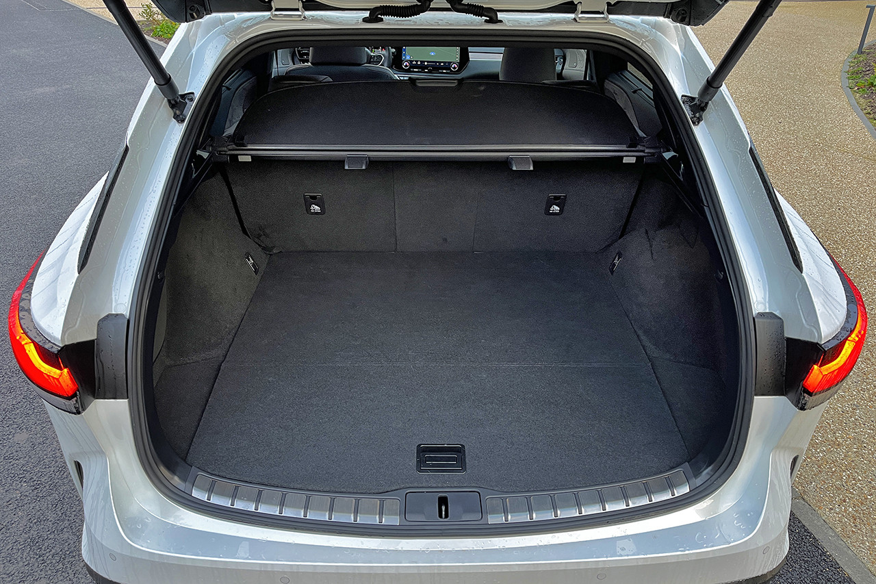 Essai Lexus RX 450h+ (2023). Nouvelle génération sur prise - L'argus