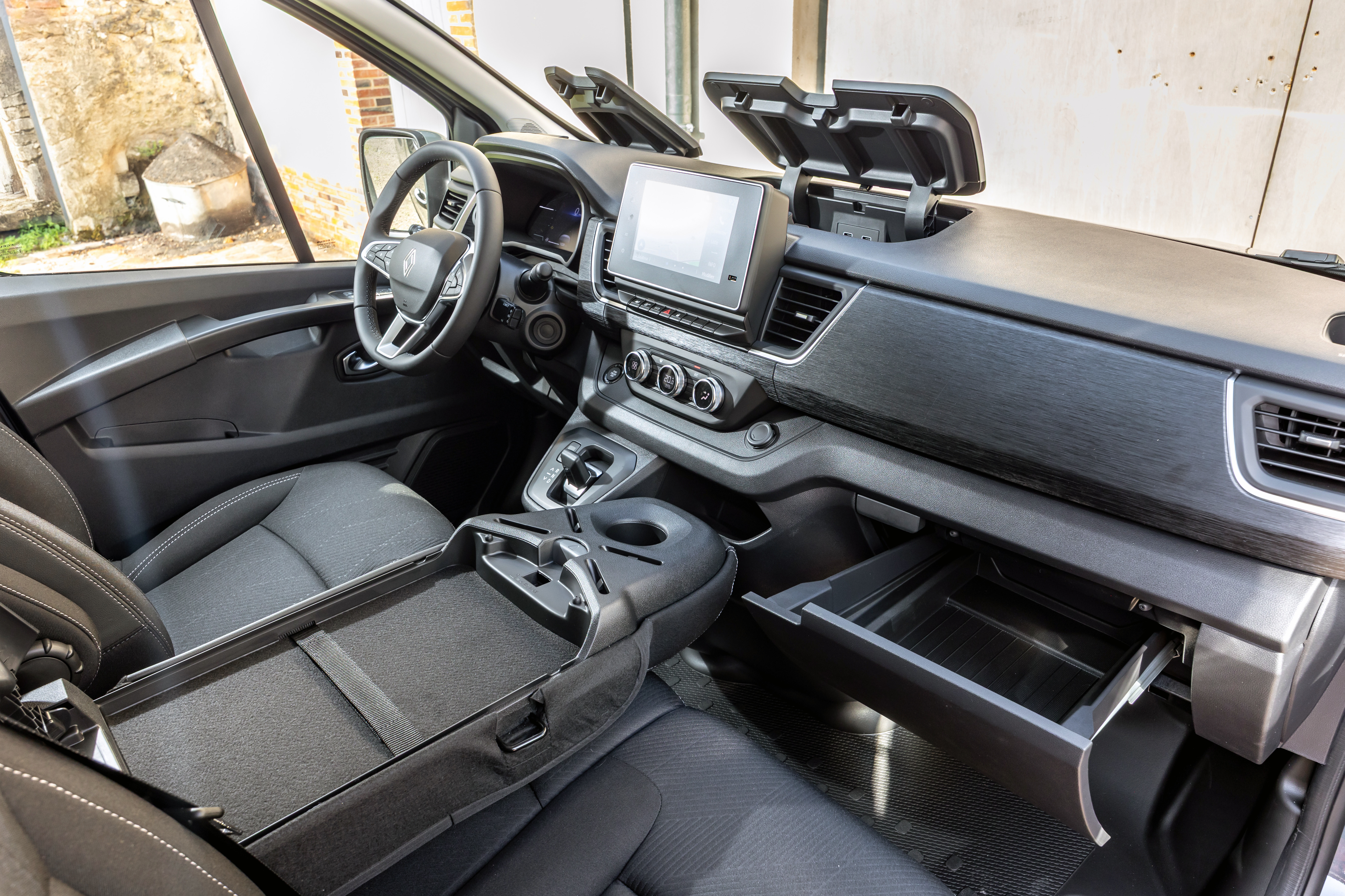 Essai comparatif. Le Volkswagen Transporter 2025 défie le Renault ...