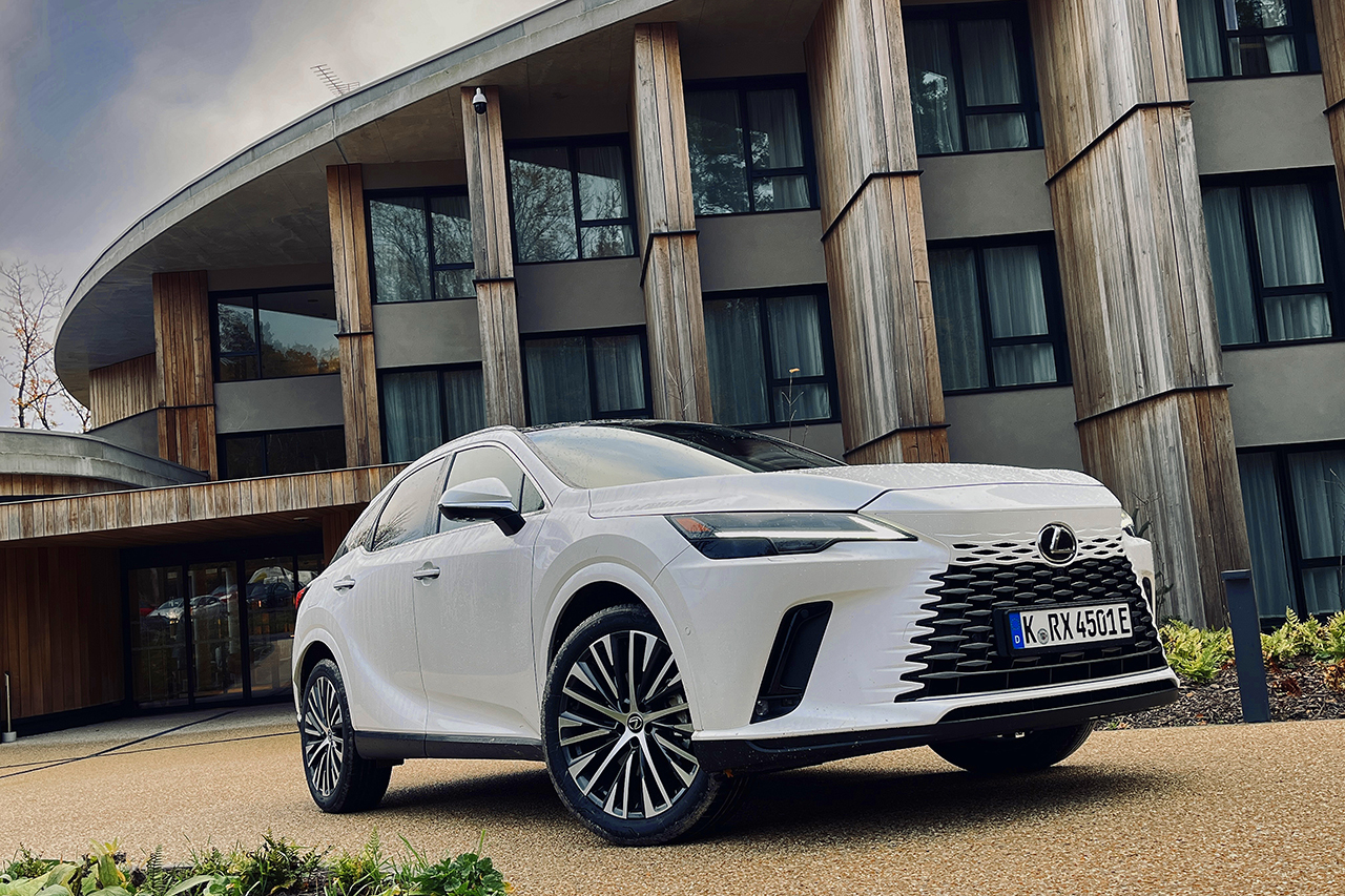 Essai Lexus RX 450h+ (2023). Nouvelle génération sur prise - L'argus