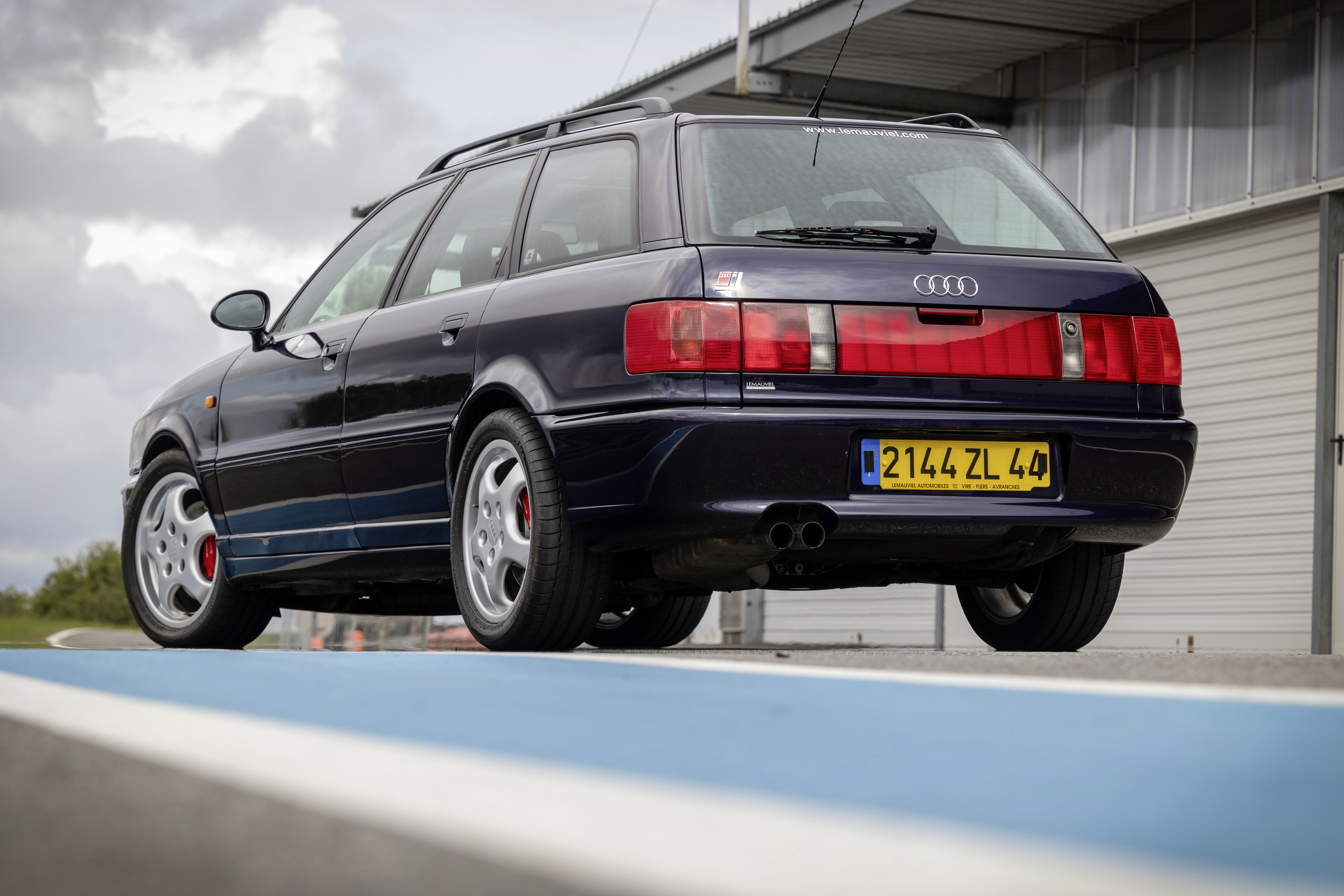 Essai. L’Audi RS2 de 1995 rencontre la RS6 Performance 2023 ! - L'Argus