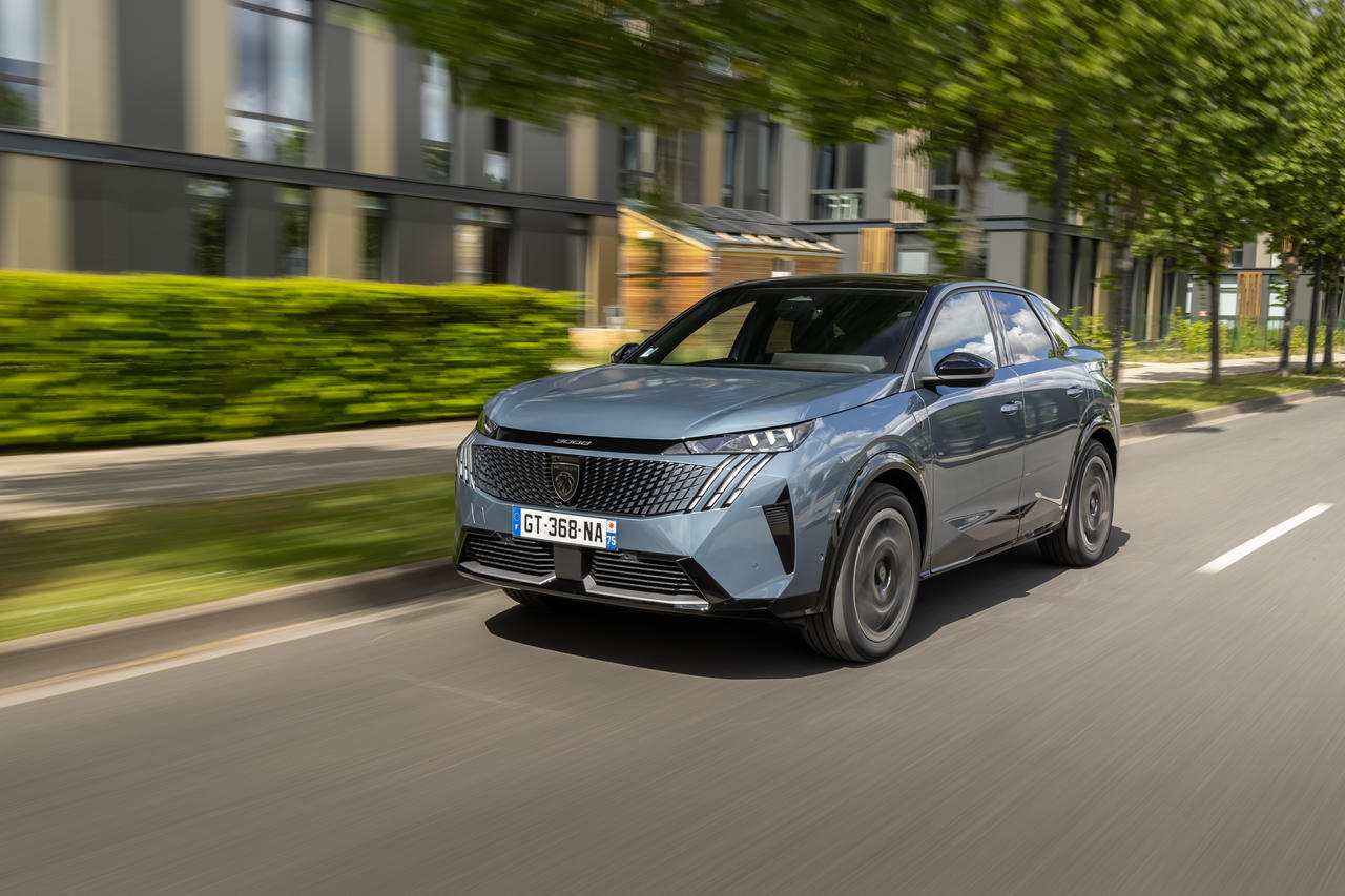Peugeot e-3008 et e-5008 Long Range (2025). Autonomie record pour les ...