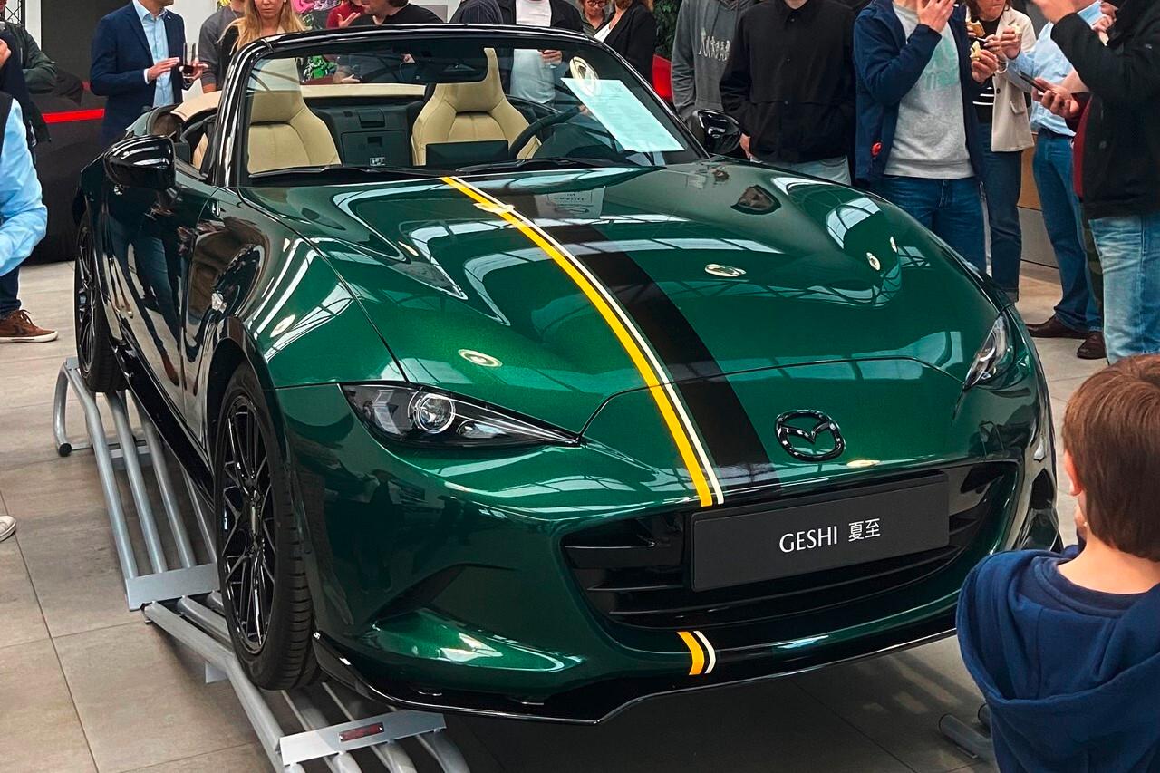 Mazda MX-5 Geshi (2024). Une des 24 versions collector célébrant l ...