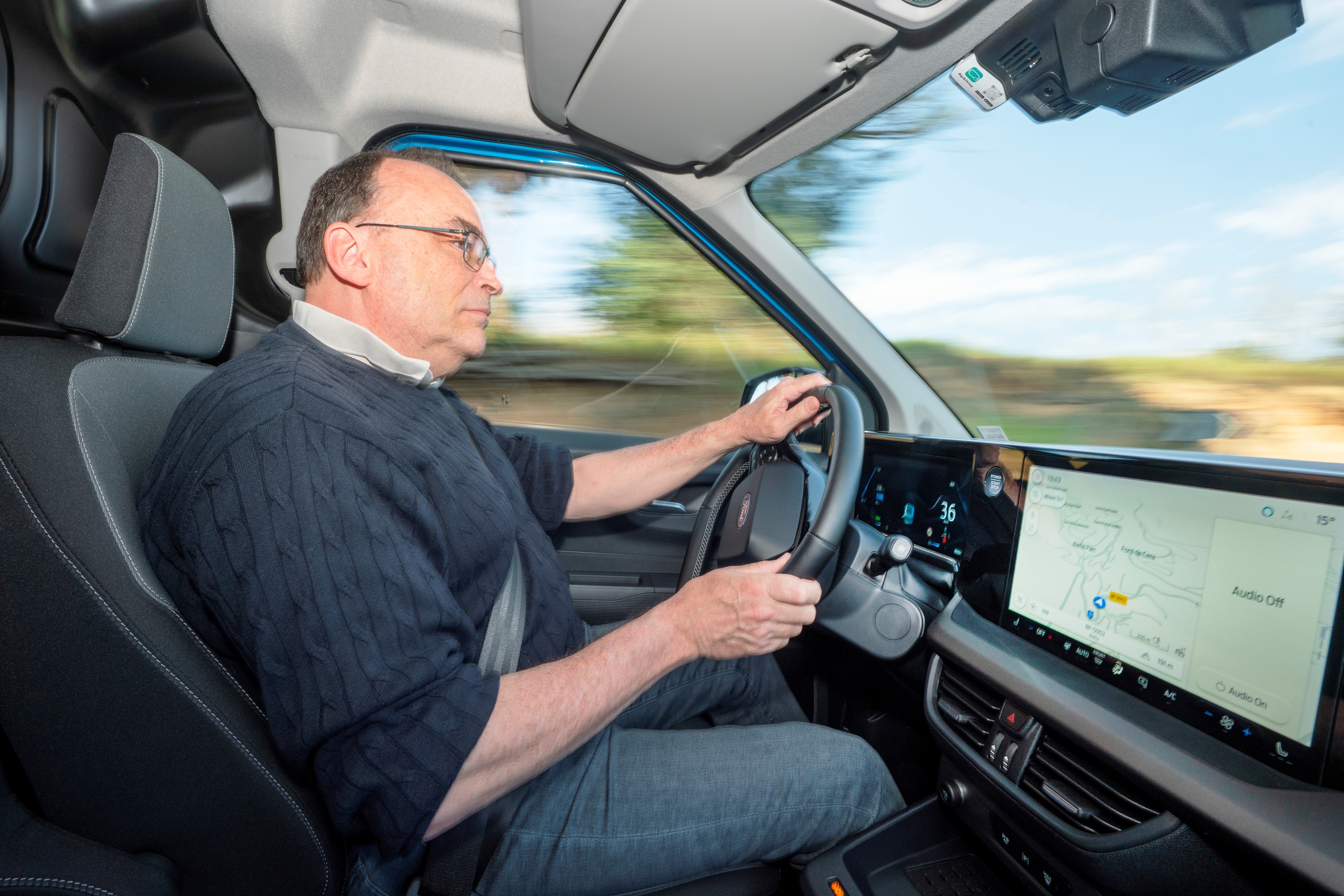 Essai Ford E-Transit Courier (2025). La petite fourgonnette branchée ...