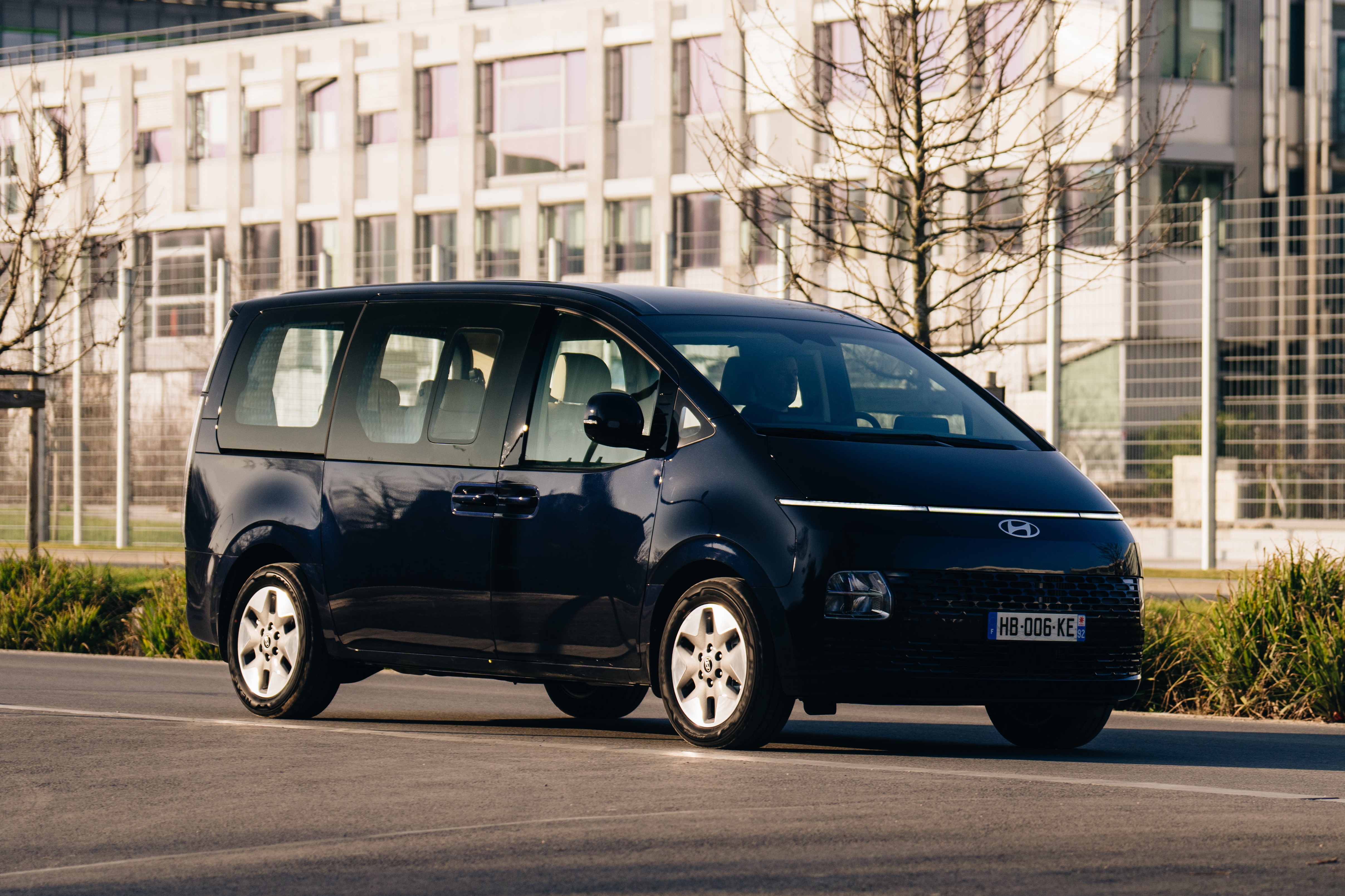 Essai Hyundai Staria (2025). Le monospace hybride XXL - L'Argus