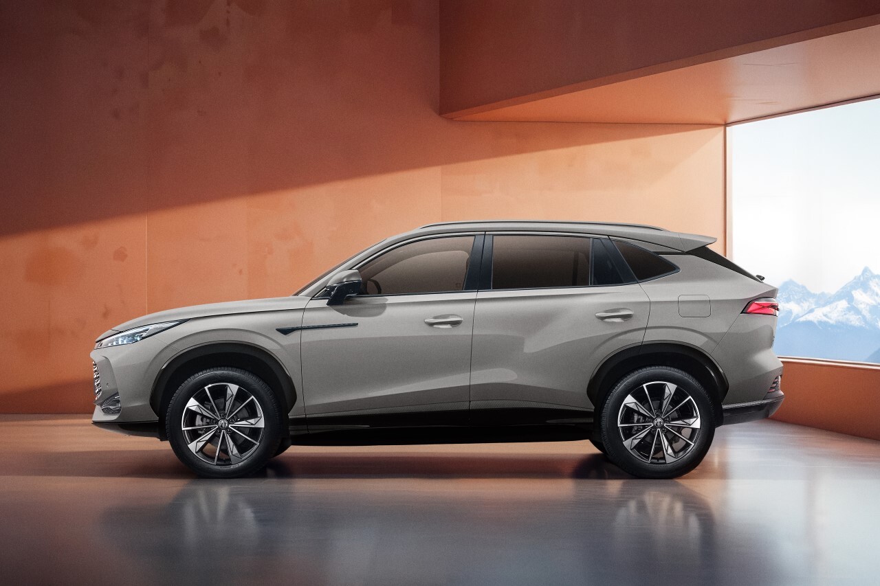 Prix MG EHS (2025). Une nouvelle version hybride du SUV familial pour ...