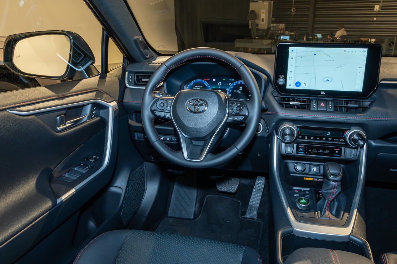 Prix nouveau Toyota RAV4 (2025). Gamme, équipements et tarifs du SUV ...