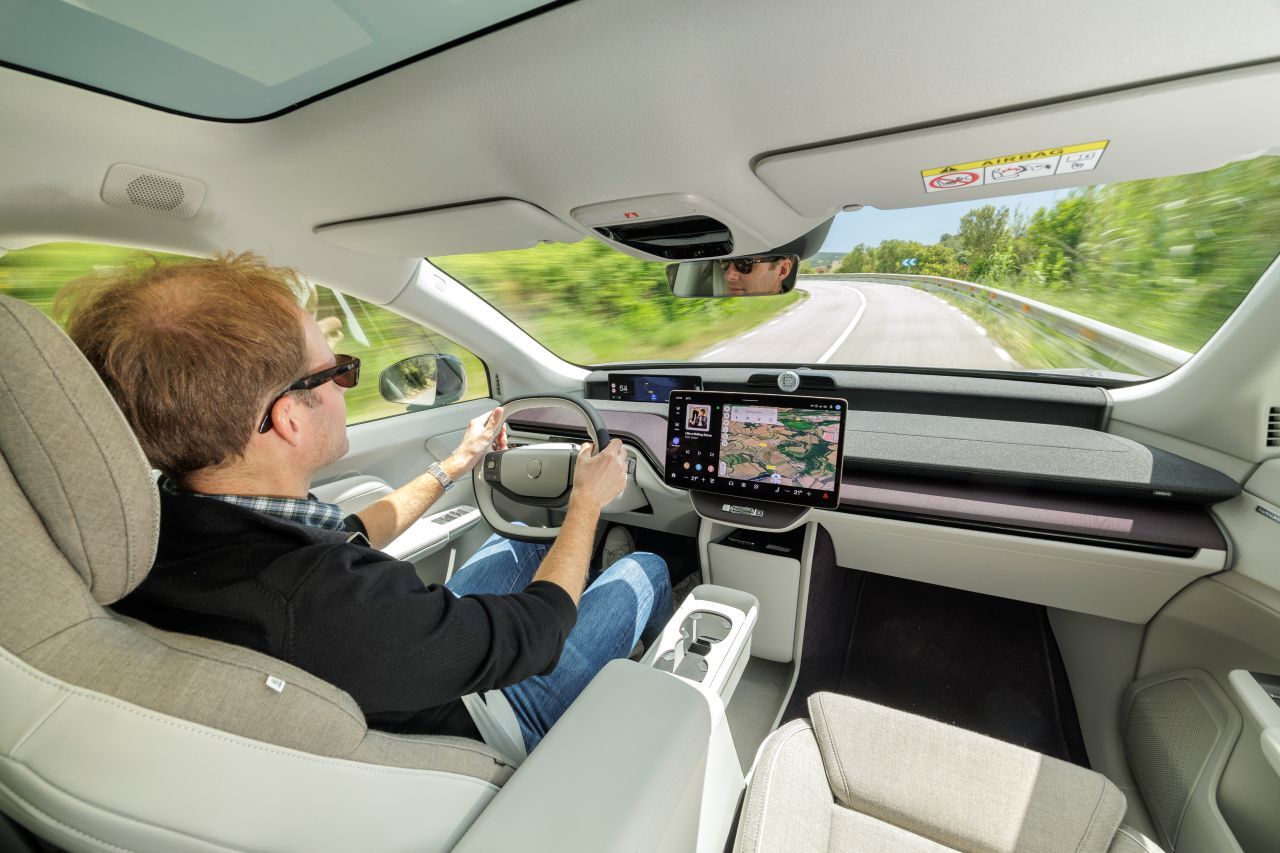 Essai Volvo EX60 électrique (2026) : il frappe fort… à un détail près ...