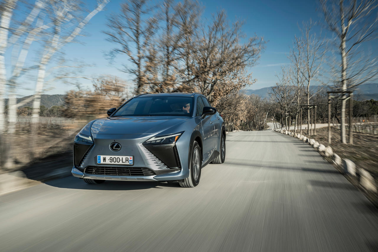 Photo 1 - Prix Lexus UX 300e. Le SUV électrique à partir de 49 990 ...