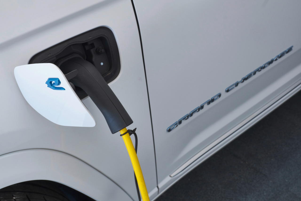 Photo 2 - Jeep Yuntu : une grand SUV hybride à 7 places en approche - L ...