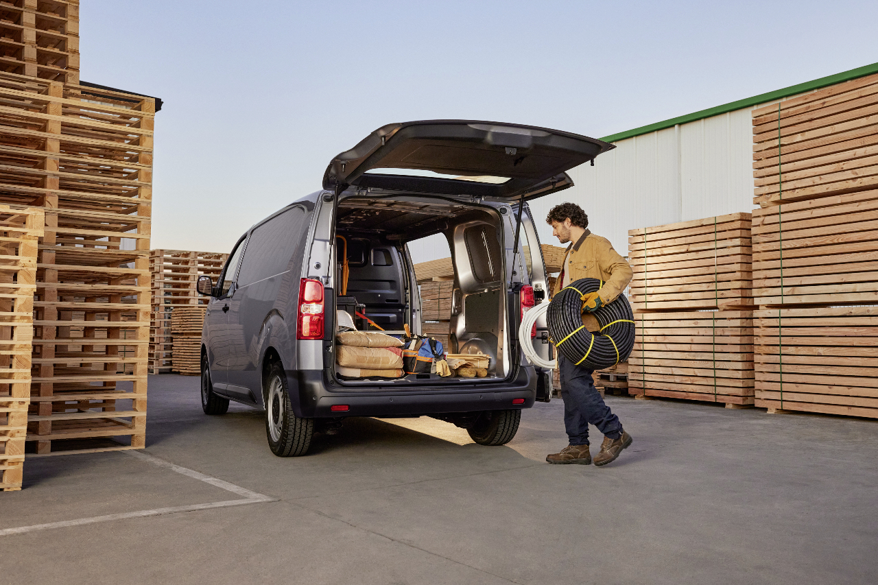 TOYOTA PROACE Combi : actus, essais, fiches techniques, prix du neuf ...
