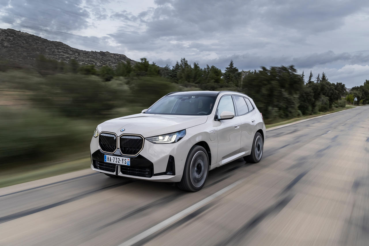 BMW X5 (2026). Le SUV de prochaine génération aura sa version iX5 ...