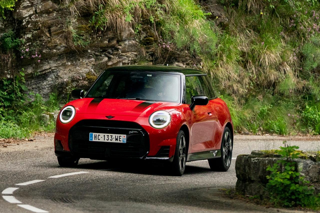 Essai extrême Mini Cooper JCW (2025). La dernière GTI thermique ...