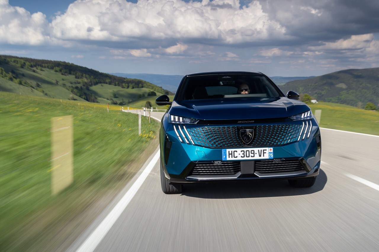 PEUGEOT 3008 : actus, essais, fiches techniques, prix du neuf, cote ...