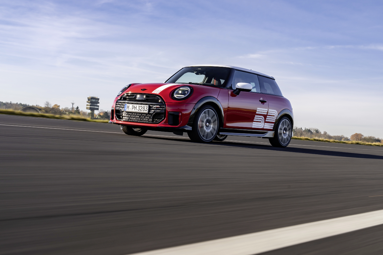 Photo 2 - Mini Cooper SE (2021). Une finition Collection pour l ...