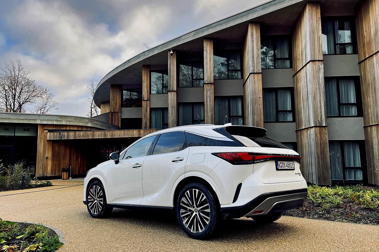 Photo 8 - Essai Lexus RX 450h+ (2023). Nouvelle génération sur prise ...