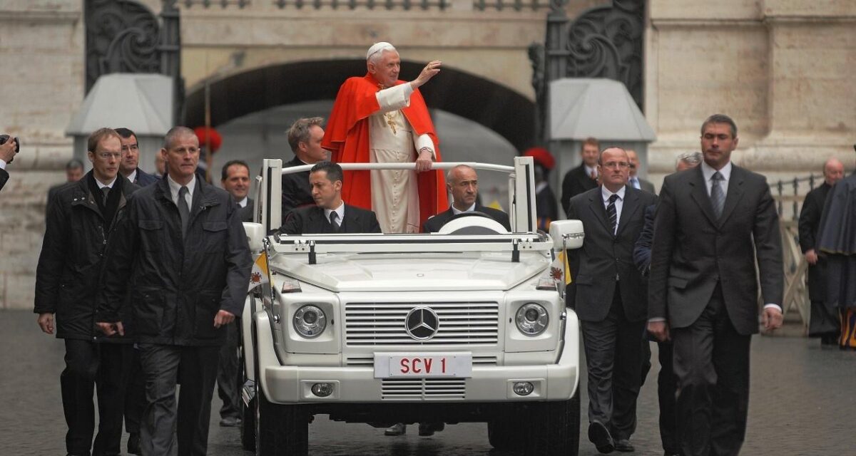 Diaporama et photos - La première papamobile électrique du Pape ...