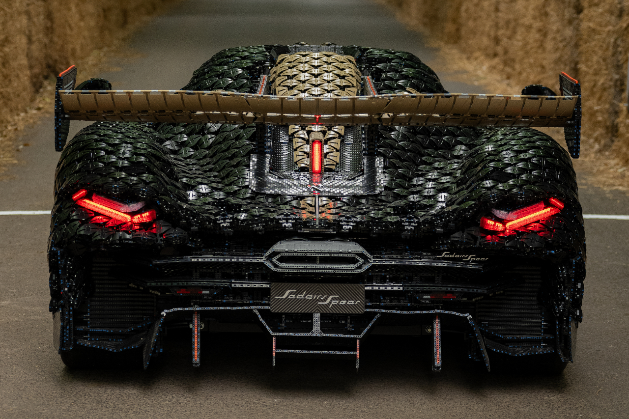Insolite. Une Koenigsegg Sadair's Spear en Lego grandeur nature bat un ...